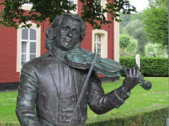 Andre's bronze sculpture