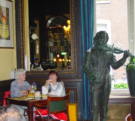 Andre's bronze sculpture